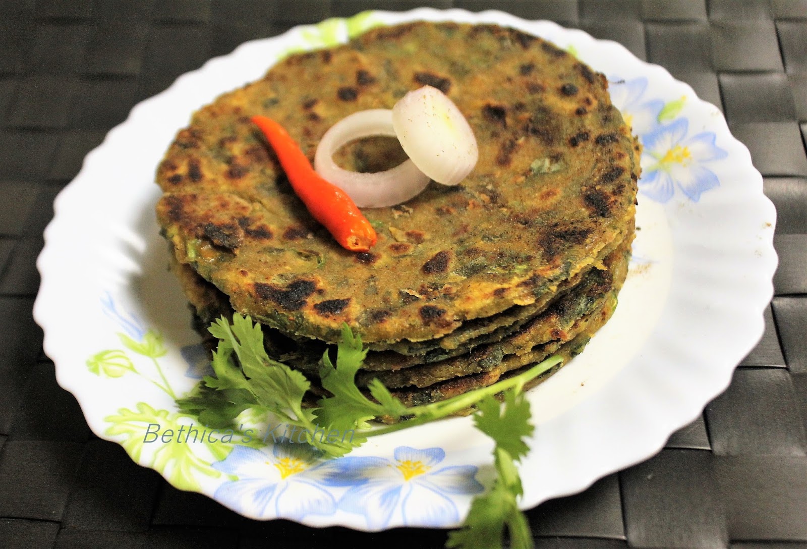 Bethica's Kitchen Flavours: Kulfa Saag Paratha (Purslane Leaves Flat Bread)