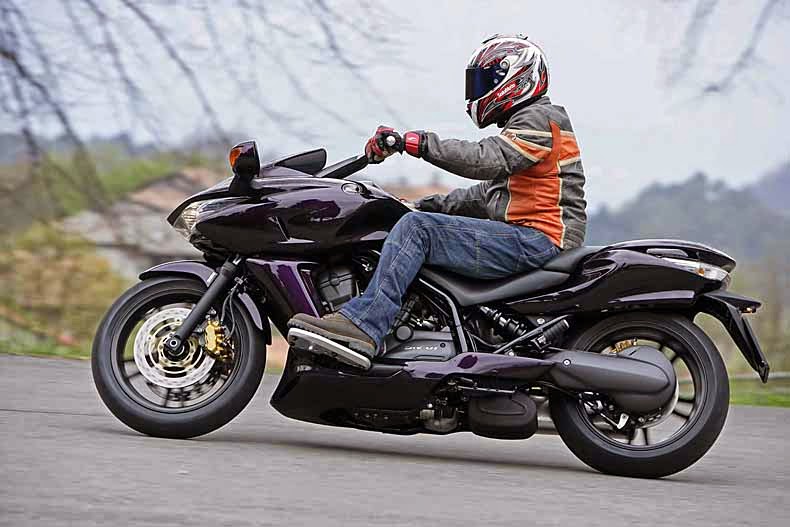 Bike & Cars HD Wallpapers: Honda DN-01 Motorcycels Photo Gallery