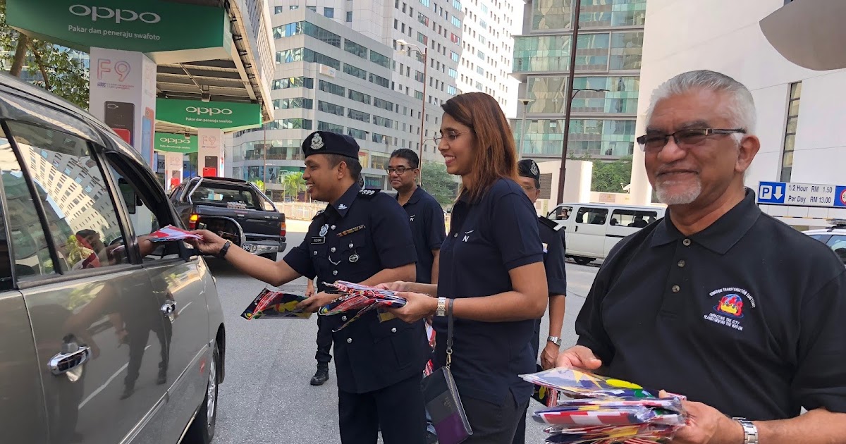 GoodyFoodies: Novotel KL Distributes Jalur Gemilang with PDRM for Hari ...