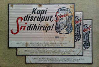 Karya Babah Antik: Iklan Reklame Seng Rokok Taman Sriwedari ( Tin Signs )