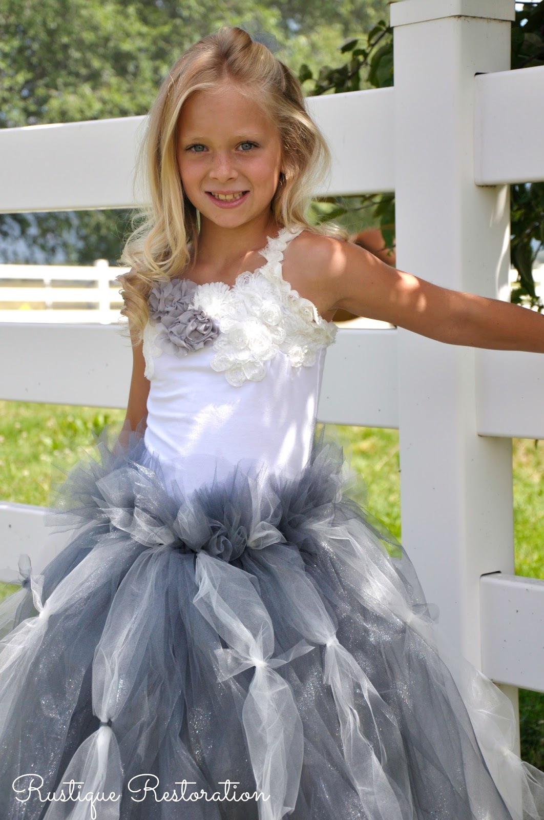 Rustique Restoration: Another Pretty Girl In Another Pretty Dress!