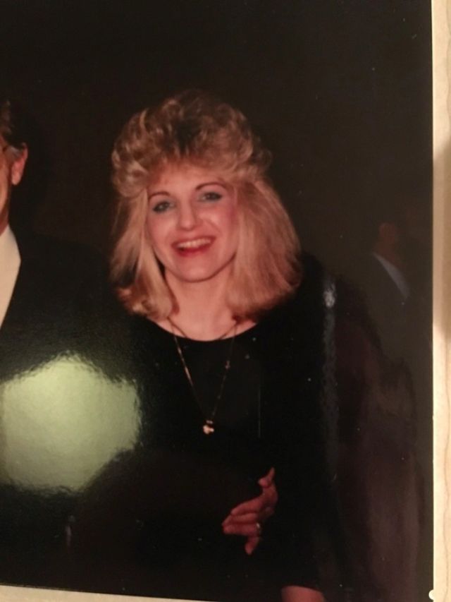 My Mom in the 1980s – These 50 Pictures of '80s Beautiful Mothers ...