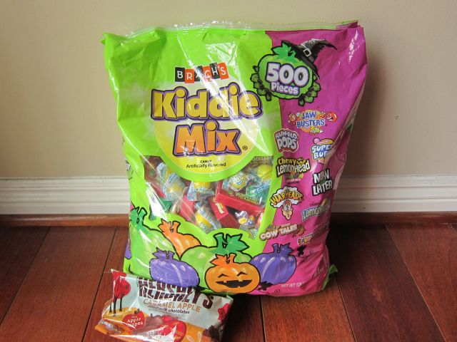 A Look at Some New and Exclusive Walmart Halloween Candies for 2016 ...
