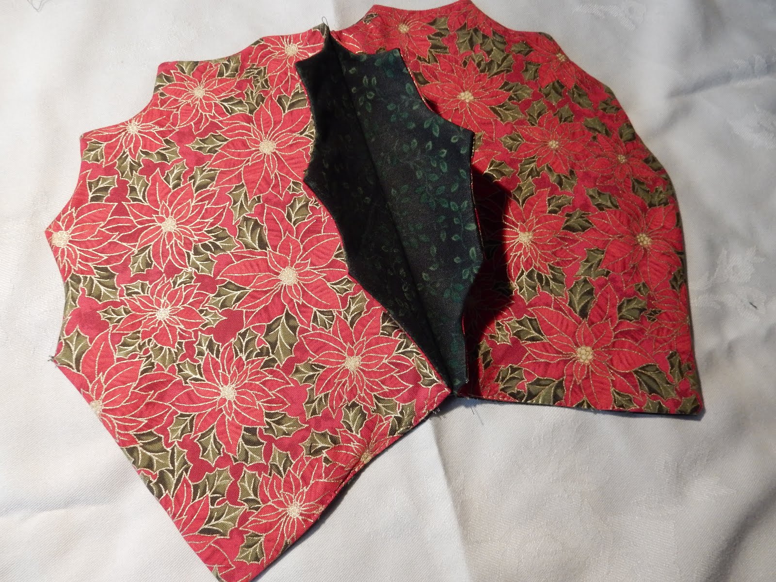 JoZart: Christmas Holly Patchwork Table Centre Instructions