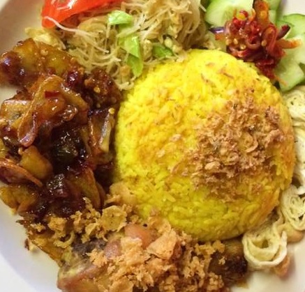 Resep dan Cara Membuat Nasi Kuning Magic Com
