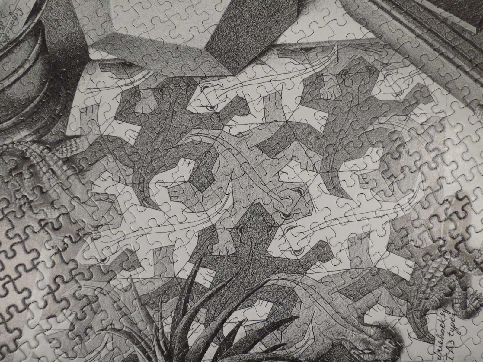 Marcin S. Puzzler : Paw (Peacock) 141 - Tessellation Jigsaw Puzzle