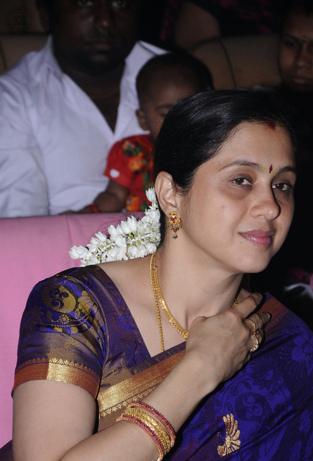 South Indian Actress Wallpapers: South Indian Actress Devayani Hd Wallpaper