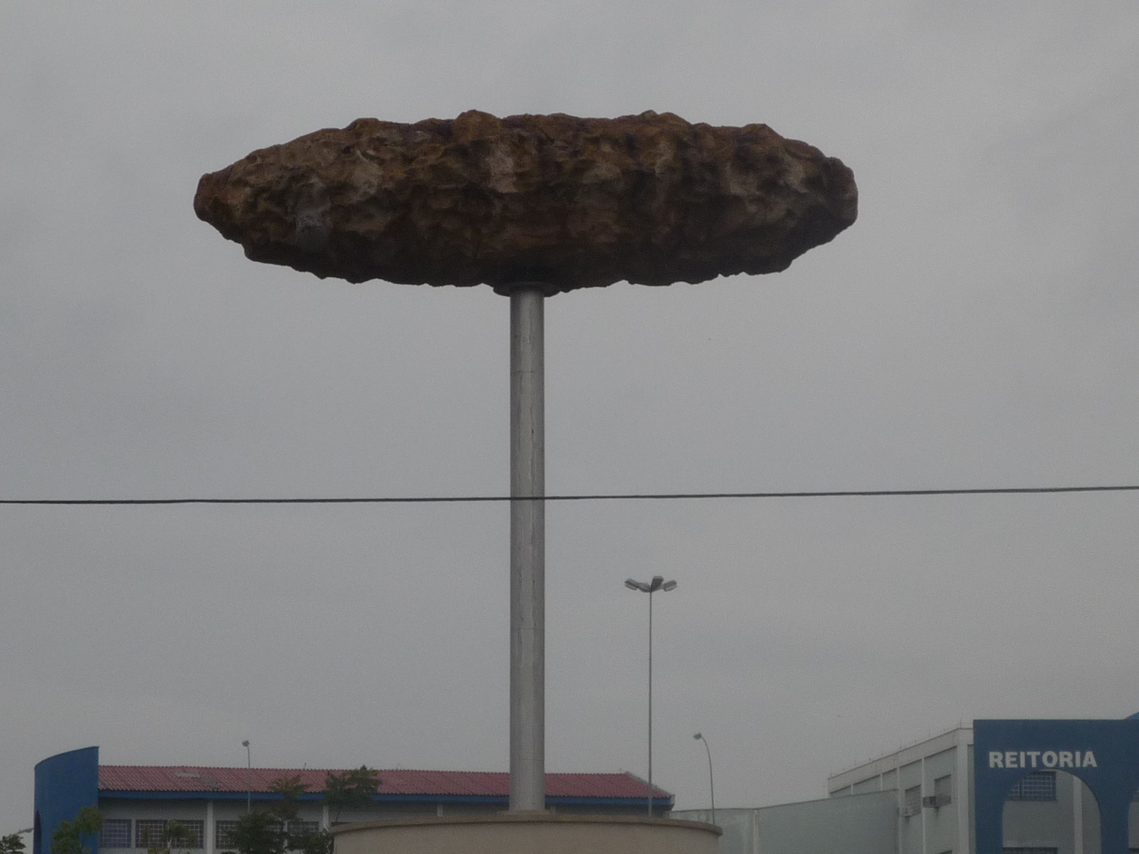 ESQUERDOPATIA: BANHEIROS TRANSPARENTES, COCOZÃO GIGANTE.