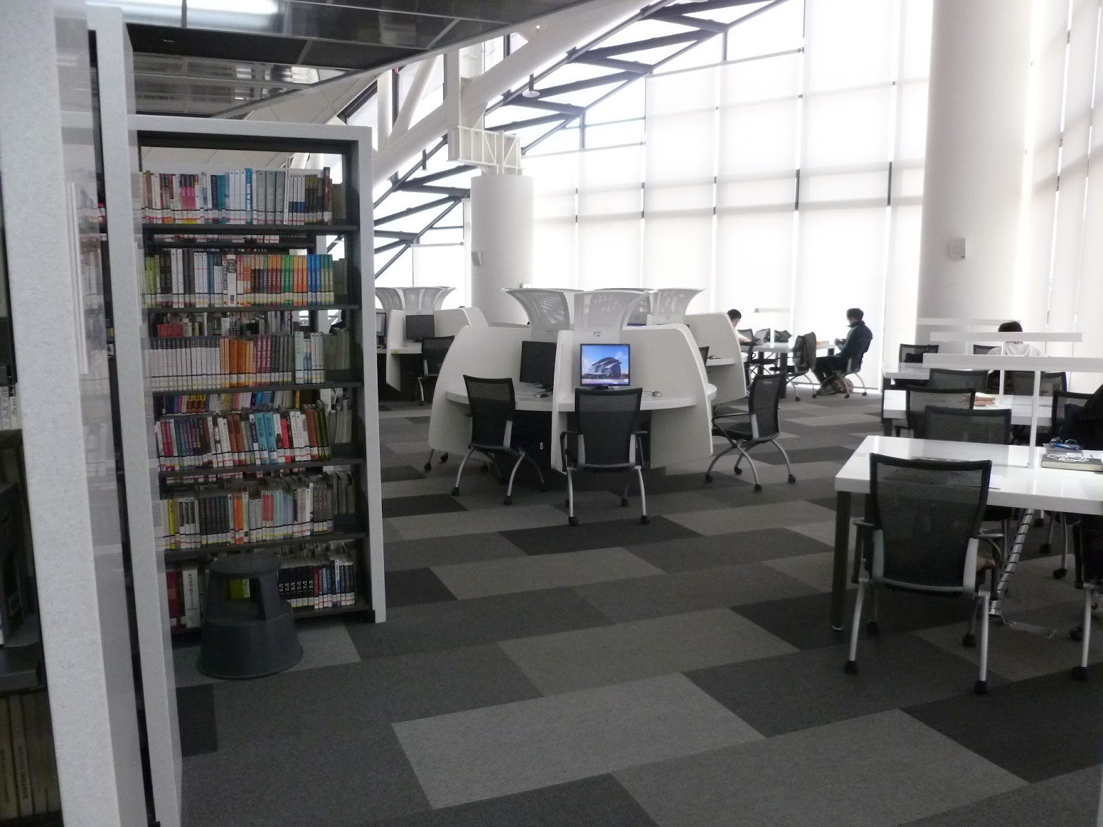 Exploring Learning Spaces and Libraries in Asia: Sungkyunkwan ...