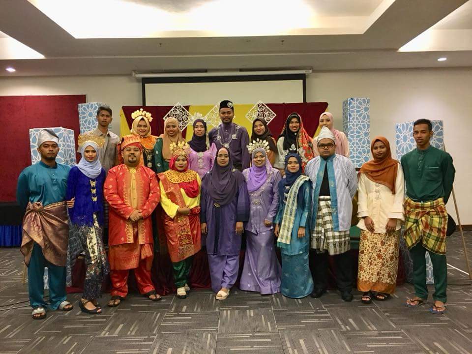 mrS NouRzEy: Family Day & Dinner tema melayu klasik 2018