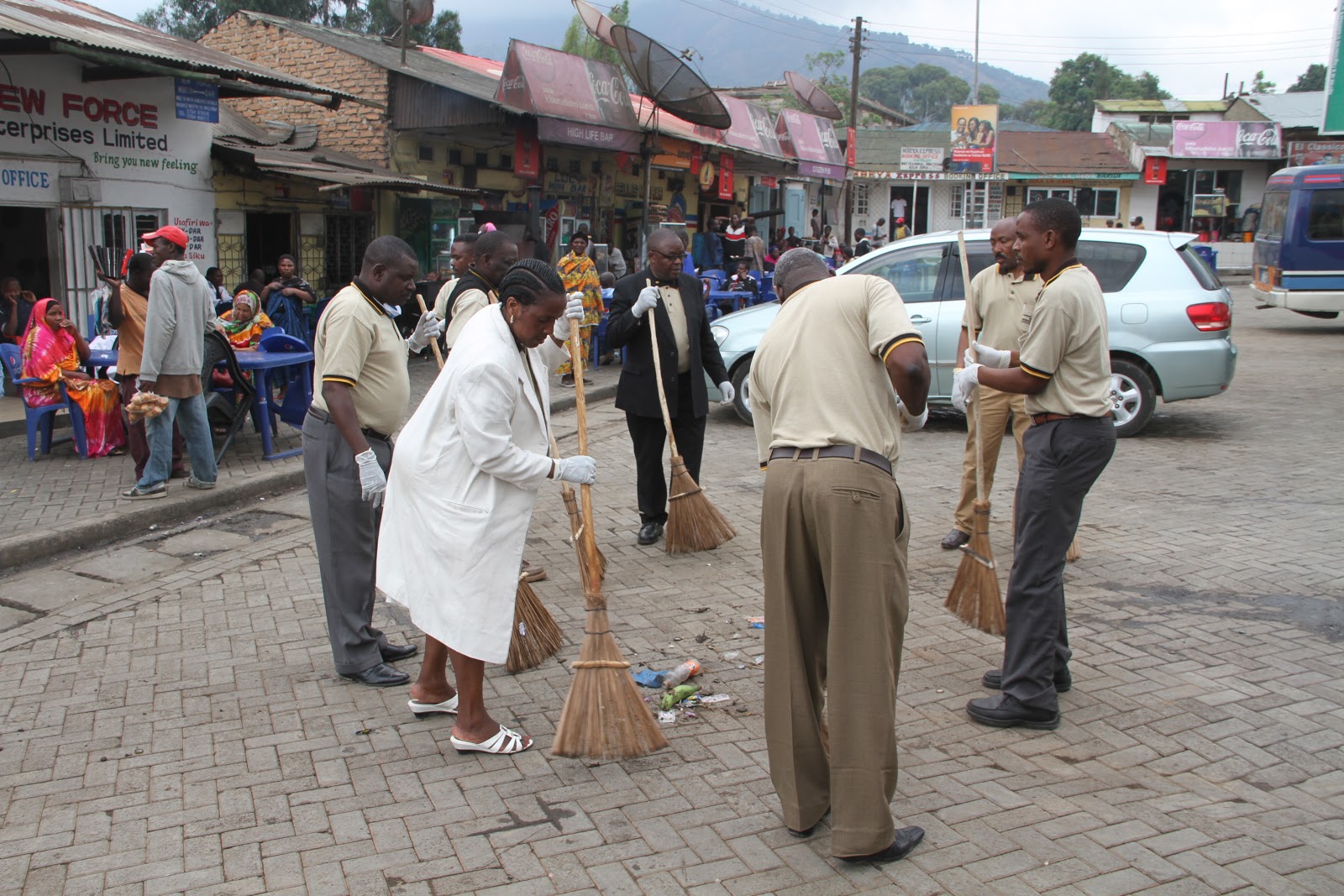 codemilabe: TRA MBEYA KUELEKEA SIKU YA MLIPA KODI WASAFISHA STAND KUU ...