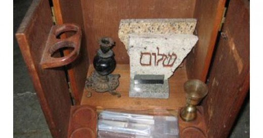 Dybbuk Box The Haunted Jewish Wine Box