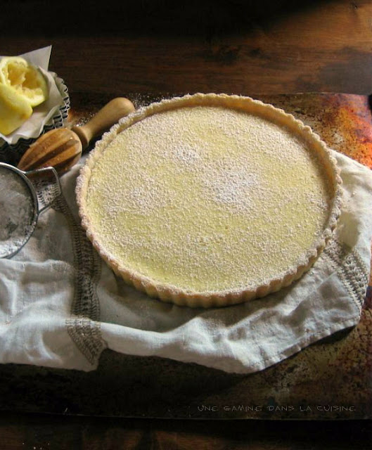 une gamine dans la cuisine: Lemon Tart with Lemon-Vanilla Sablé Crust