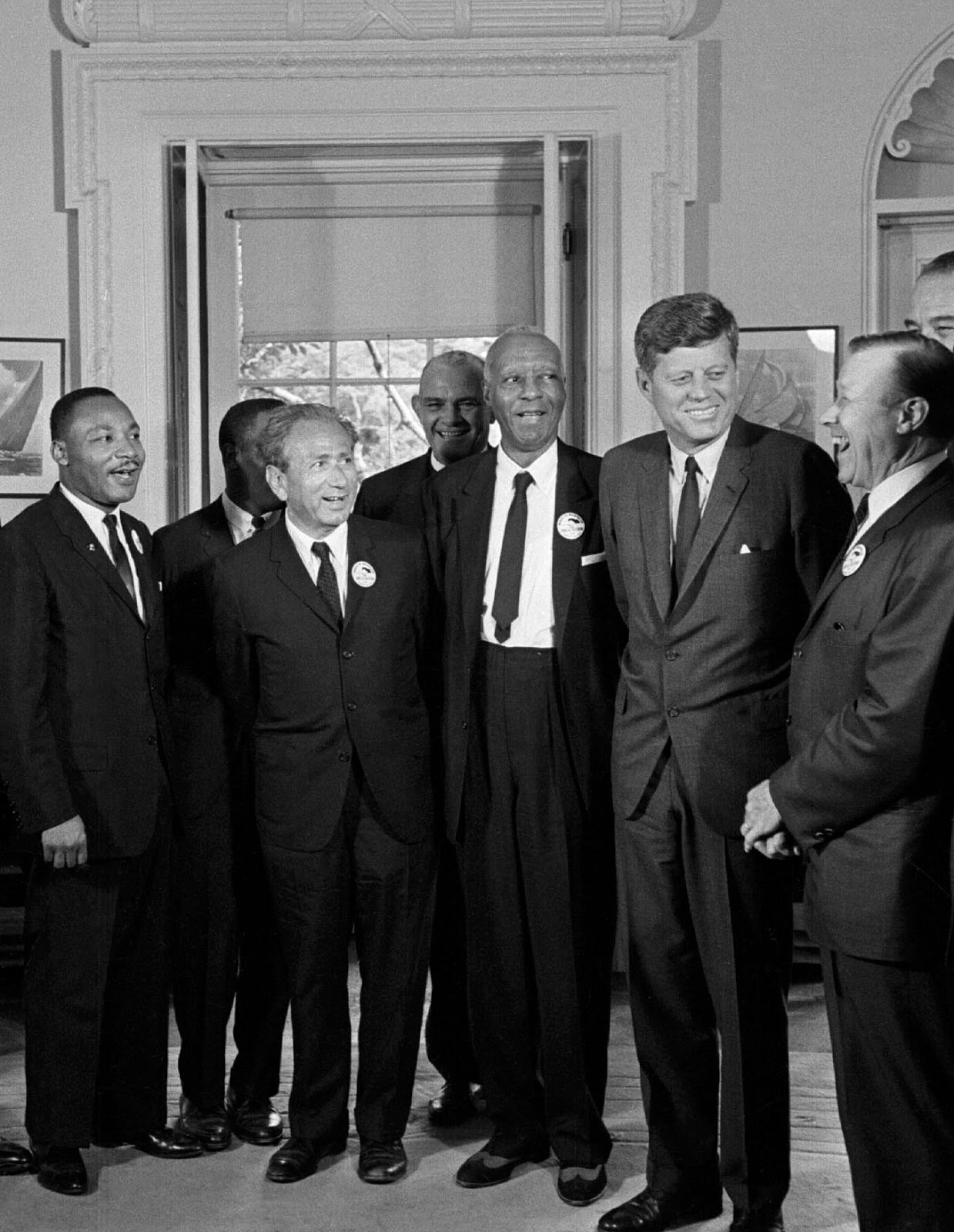 Jfk Shake Hands With Martin Luther King