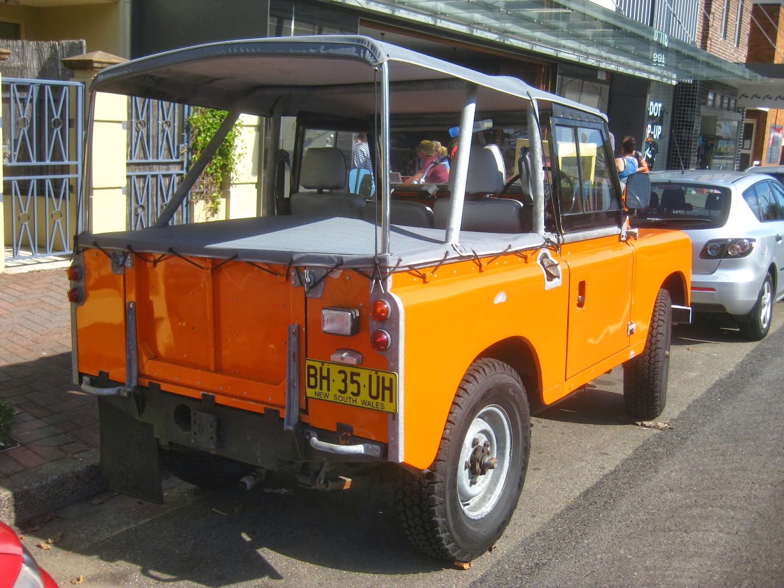 Aussie Old Parked Cars: 1971 Land Rover Series IIA SWB Ute
