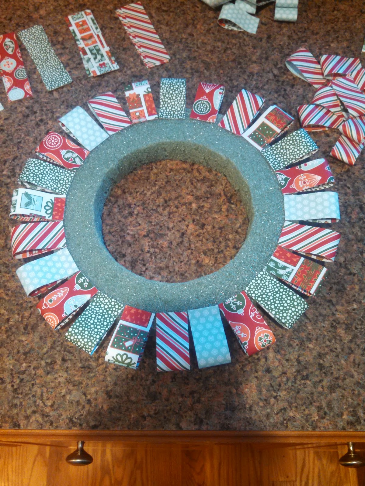 Stylin' Stampin' INKspiration: Paper Loop Wreath and Tutorial w/ Cynthia