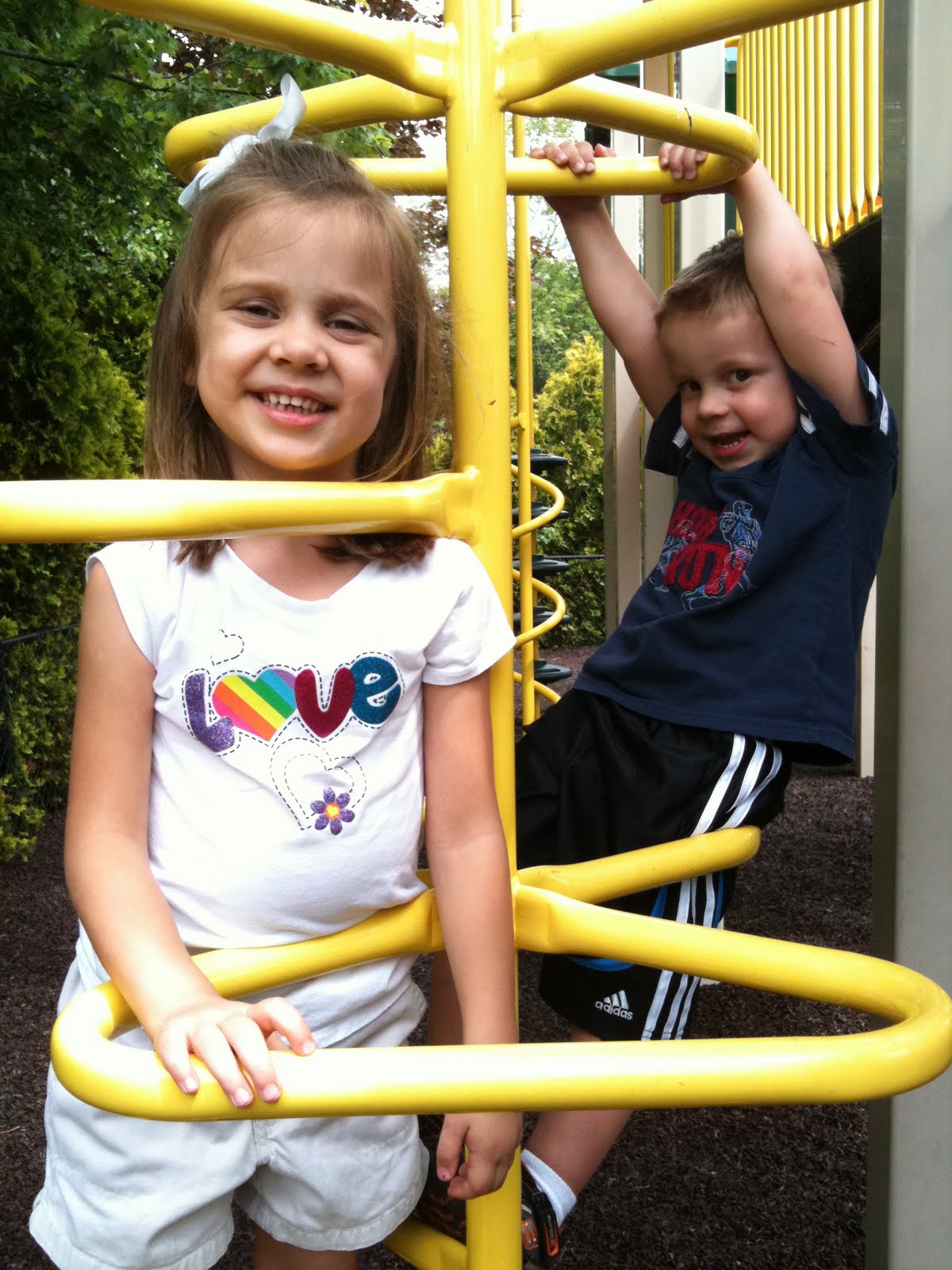 Life with 2 Munchkins: Playing at the Park