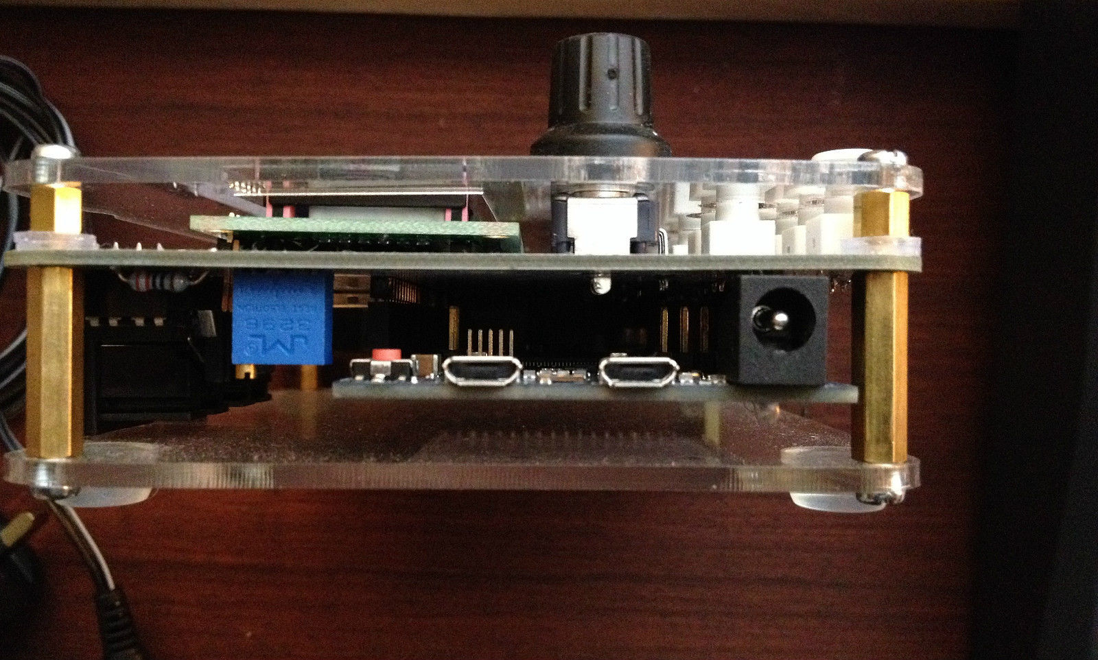 MATRIXSYNTH: Groovesizer TB2 analog synthesiser - 4 voice paraphonic wavetable synth