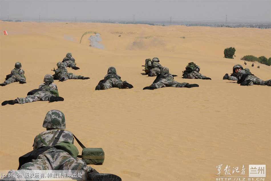 Asian Defence News: Chinese PLA soldiers practice fighting in the desert