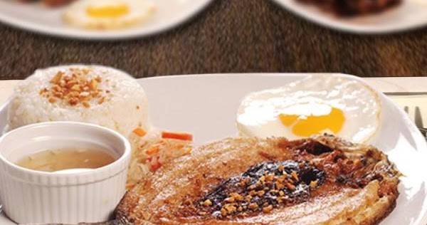 Pritong Daing na Bangus na may Fried Rice and Sunny side up Egg Recipes ...