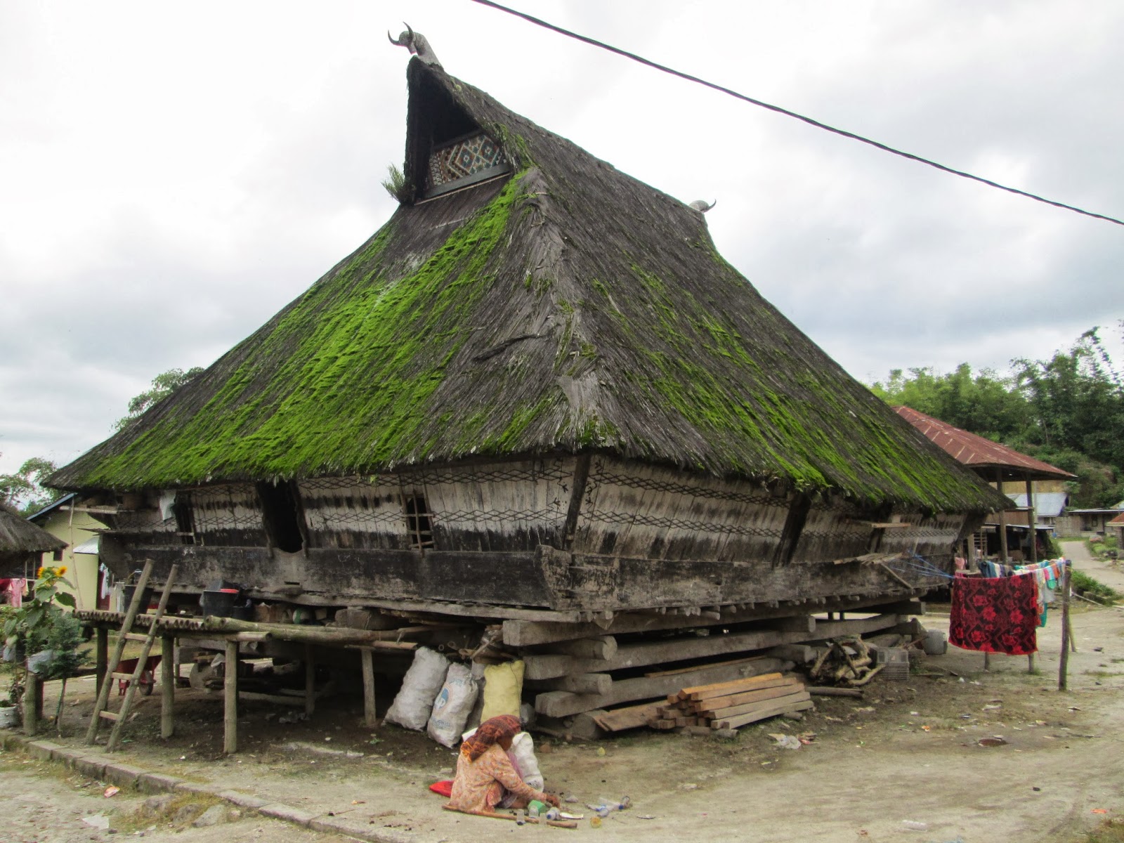 Traveler and Coffee Lover: Wisata Budaya : Rumah Adat Karo Siwaluh Jabu ...
