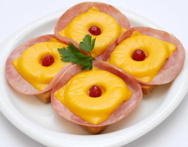 Ein Klein Bisschen German: LECKERBISSEN: Toast Hawaii