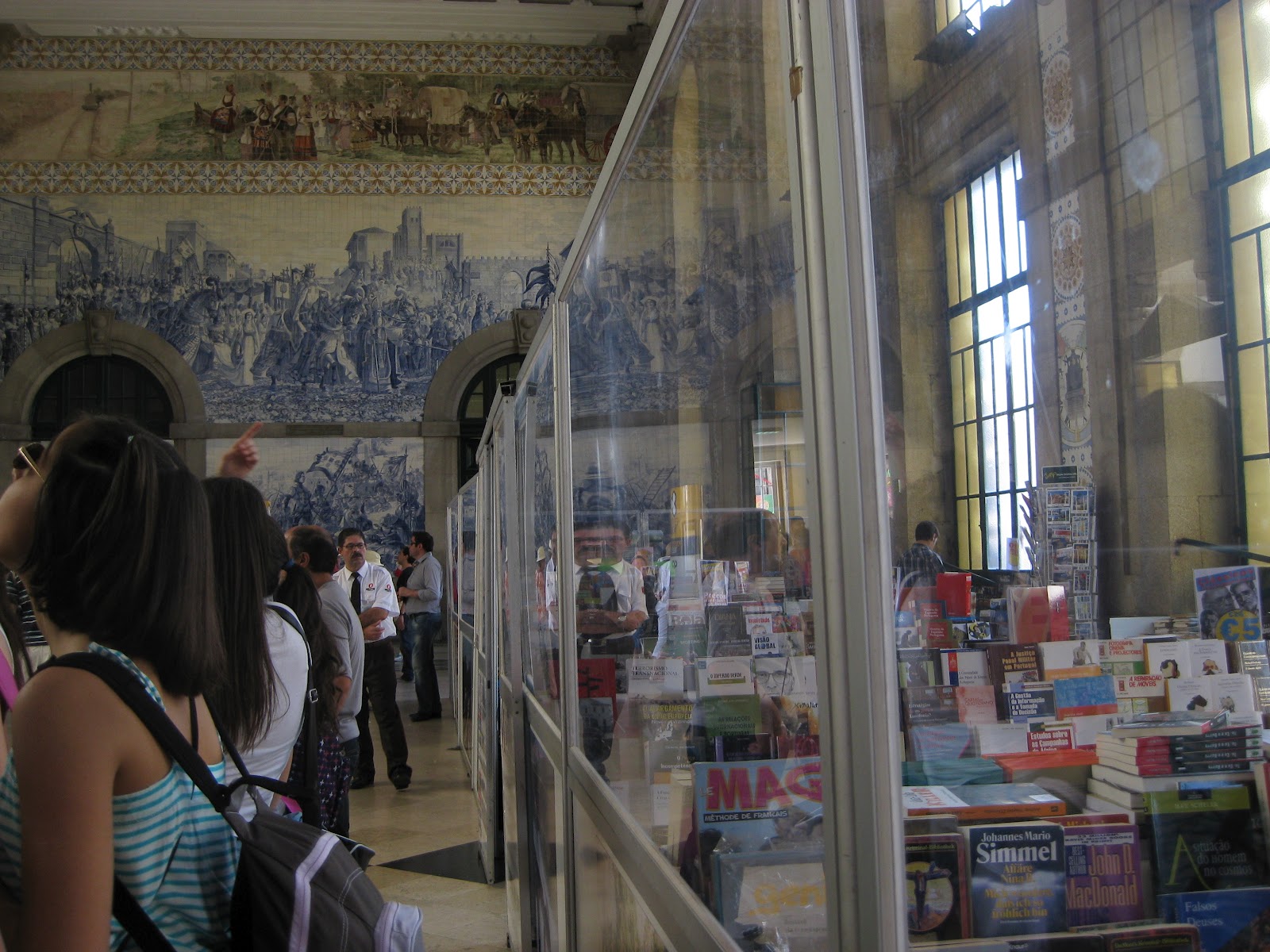 BIBLIOTECA PINO MANSO: Club de lectura en Oporto