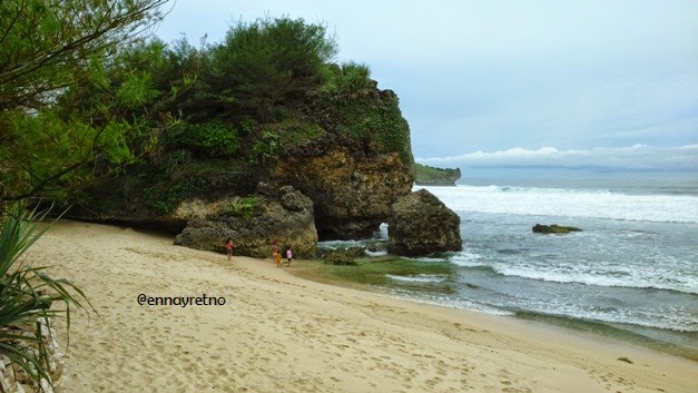 Ennay Journey: Pantai Selili di Gunung Kidul - Jogja