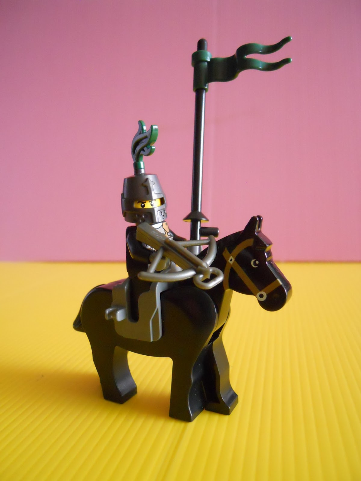 Dexters Diecasts (DexDC): LEGO Minifigure ~ Kingdom Knight with Horse