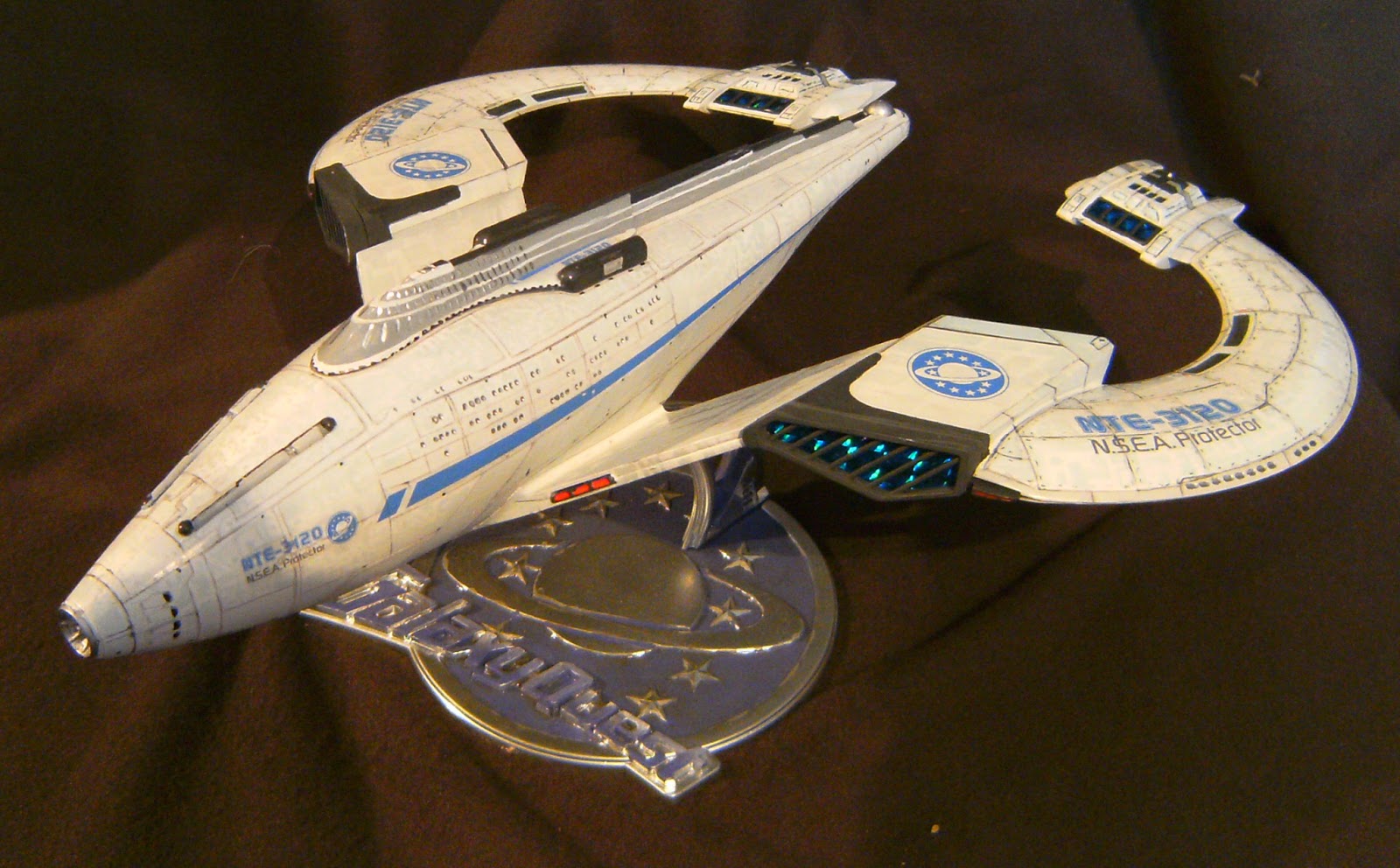 Happyscale-Modellbau: N.S.E.A. Protector (Galaxy Quest) - Pegasus Model ...