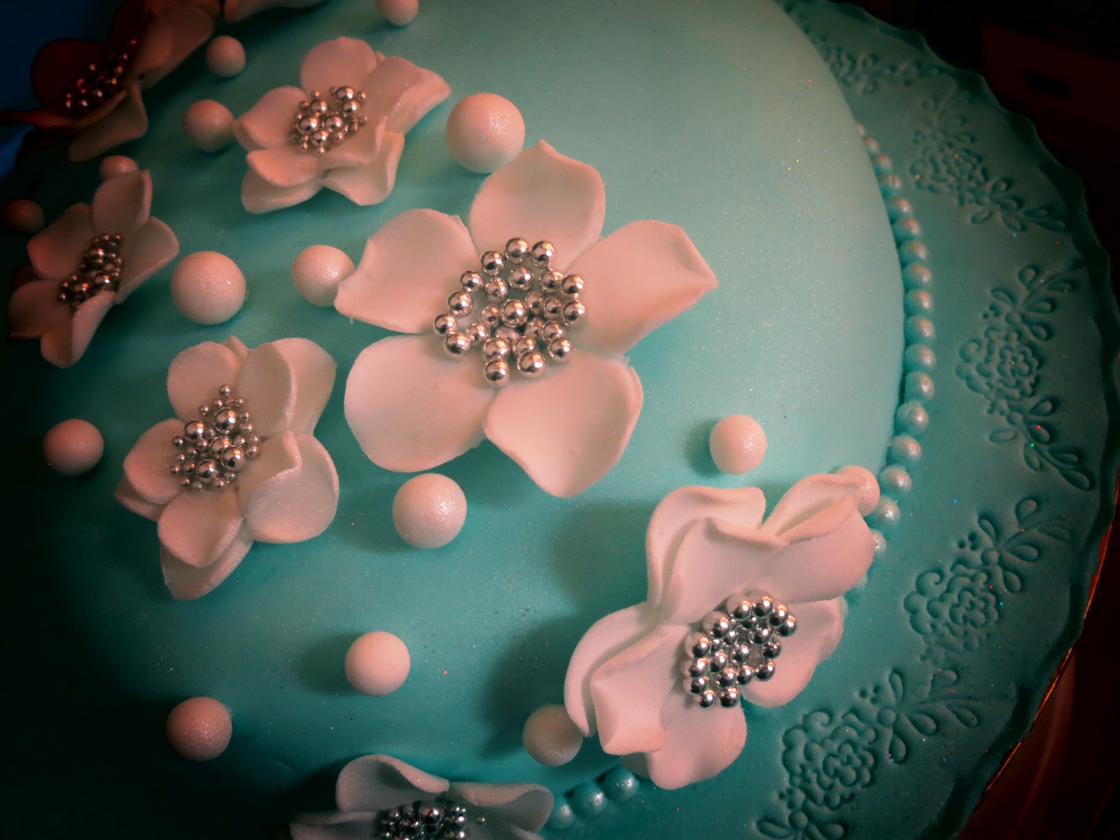 fadeliciouscakes: HANTARAN - BLUE FONDANT CAKE