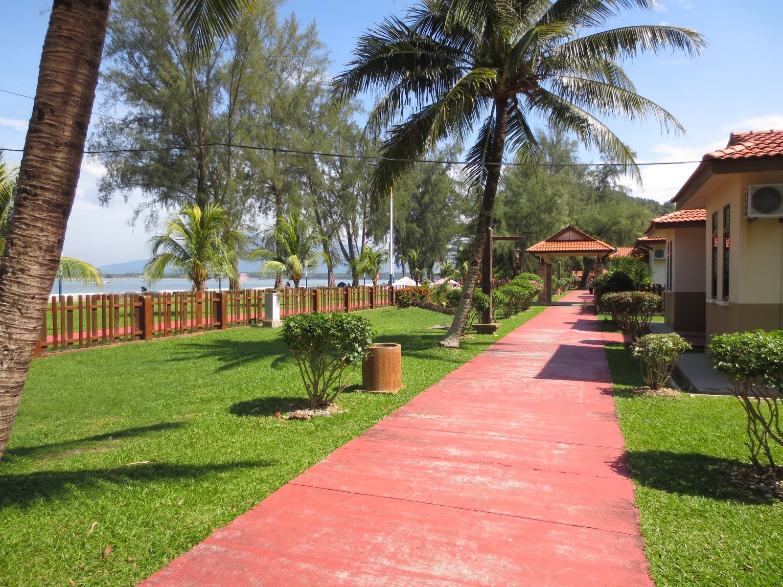 NAZRI DUIT ANTIK & SYILING LAMA: Hari Keluarga @ Merdeka Beach Resort ...