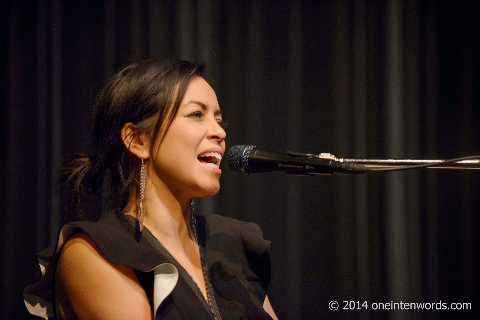 one in ten words: Songwriters in the Round: a benefit for the music ...