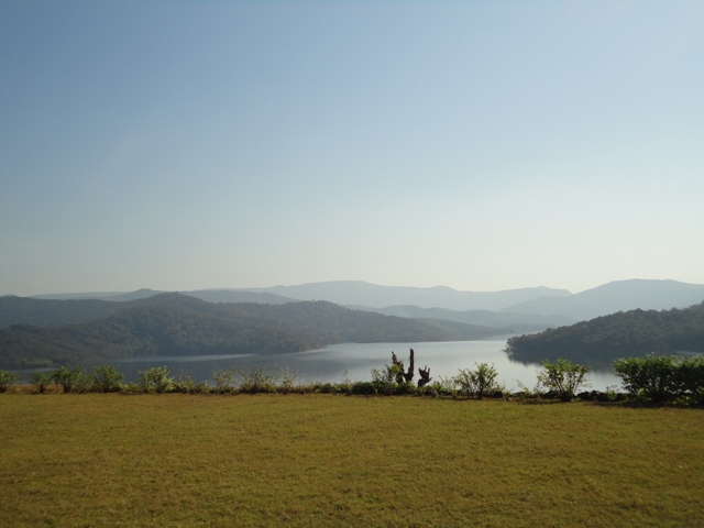 As I Explore .....: Tilari Dam, Dodamarg