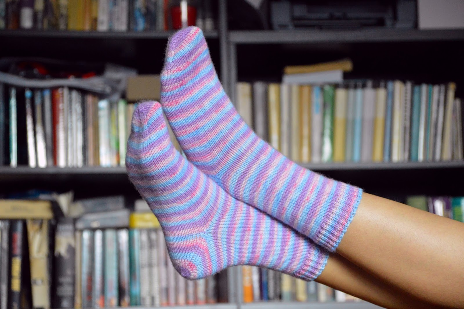 Carmela Biscuit's Spot: FO: Pastel Stripe Socks