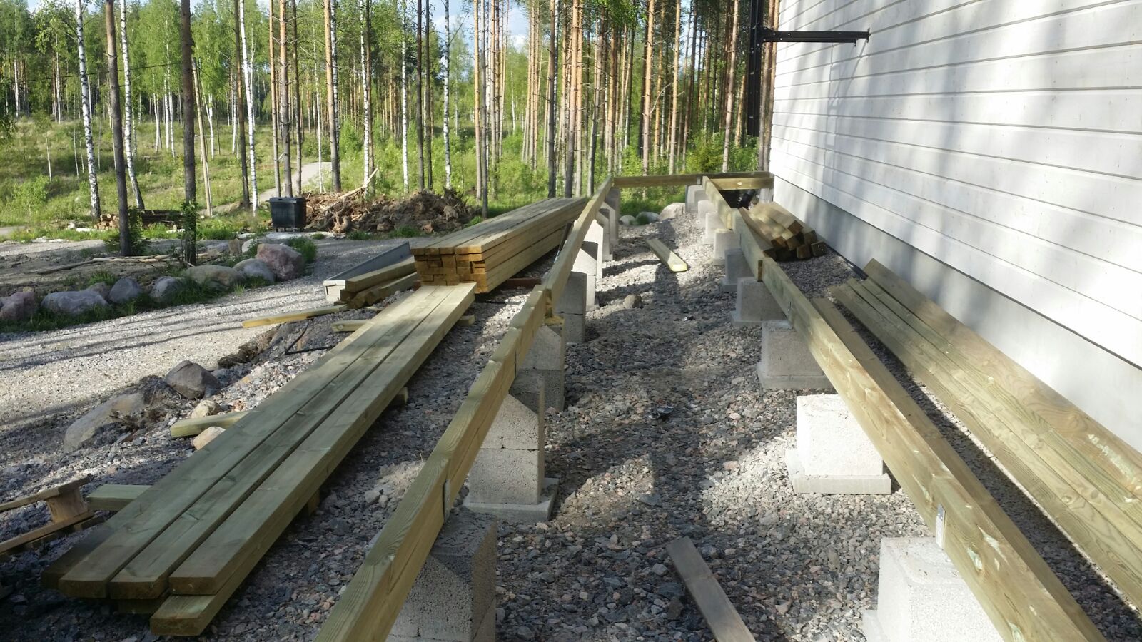 Vastakohtien Peilikuva: Rakennusprojektista - terassi