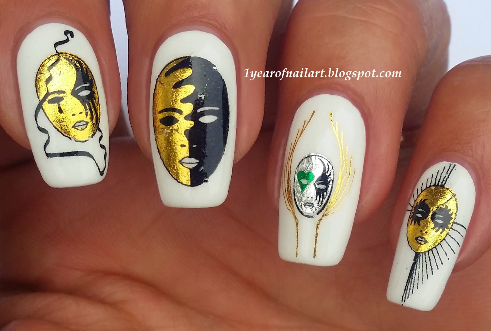 365+ days of nail art: Nail art "Kiss Gold Hot Stamped Water Decals"