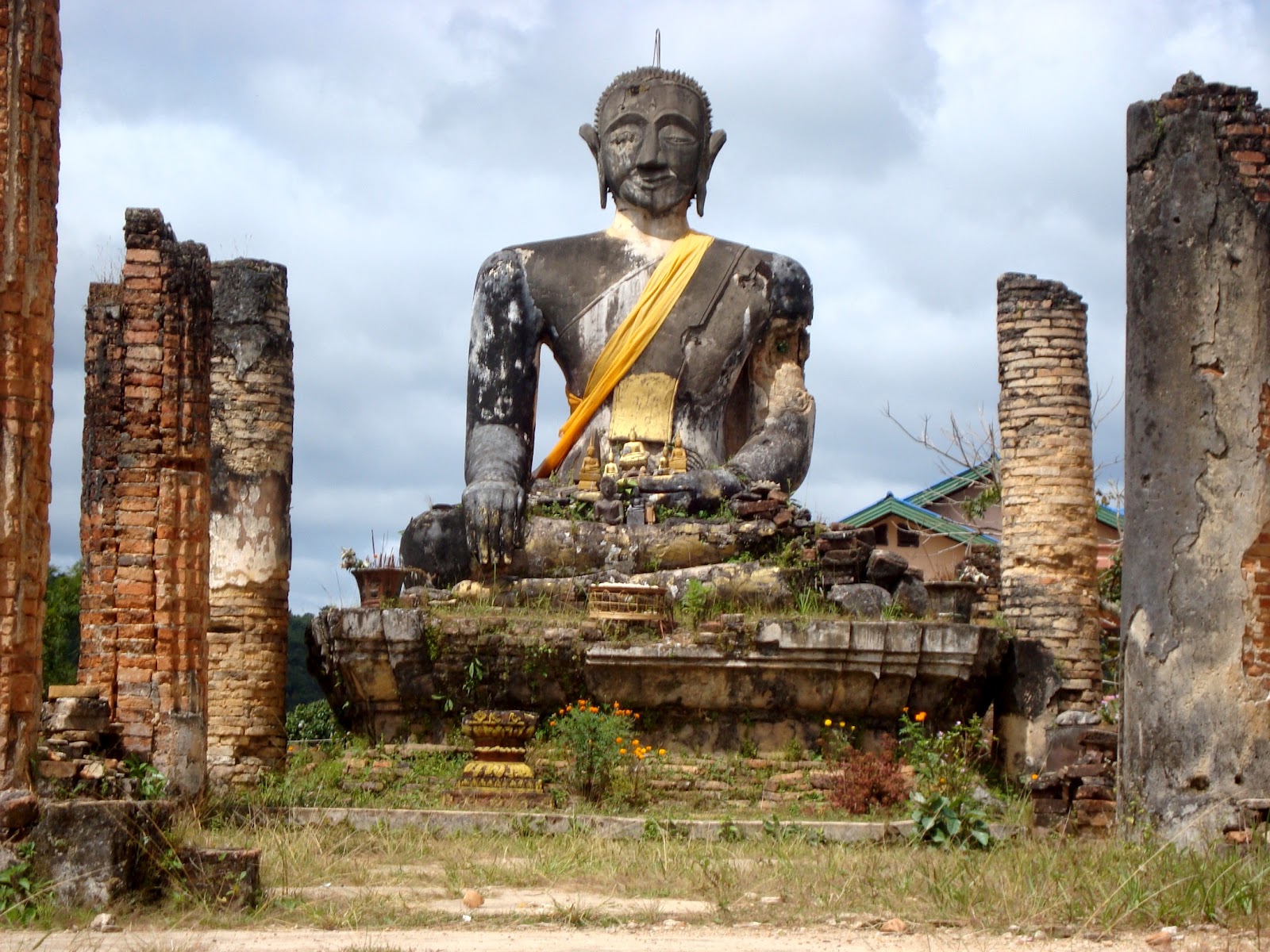 Laos ( ເມືອງລາວ ). A voyage to Laos, Asia - Vientiane, Pakxe, Luang ...