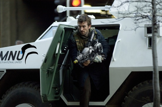 Passion for Movies: District 9 - An Unorthodox, Unique Sci-Fi Movie