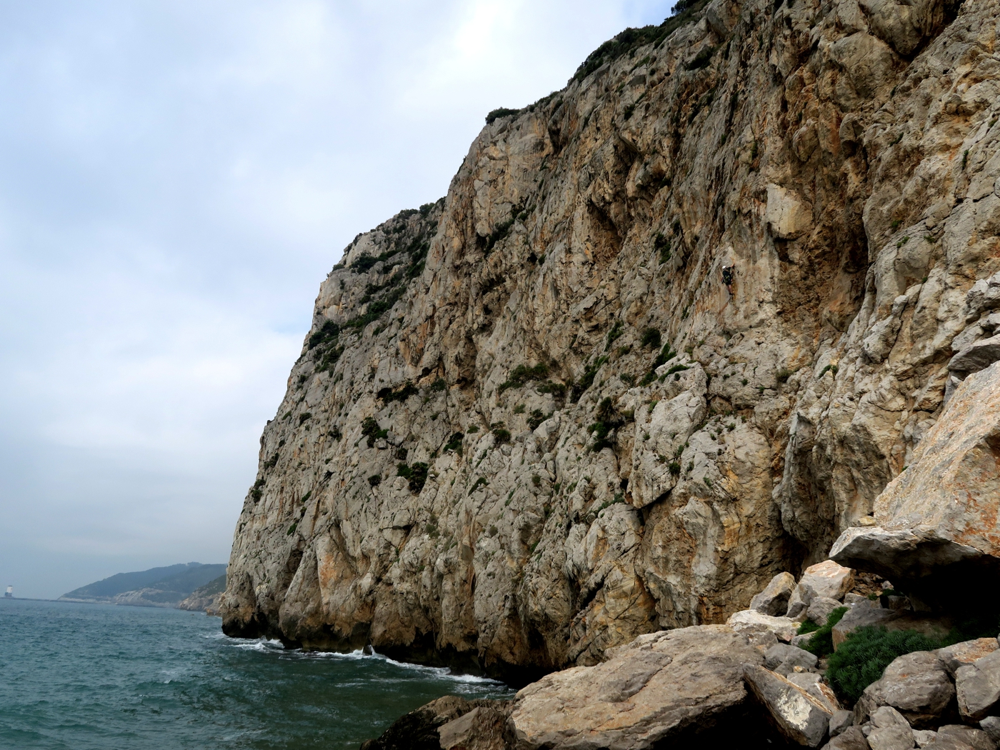 joan asín: PENYA-SEGAT DE LA FALCONERA. Via SAME+GOOD JOINT.