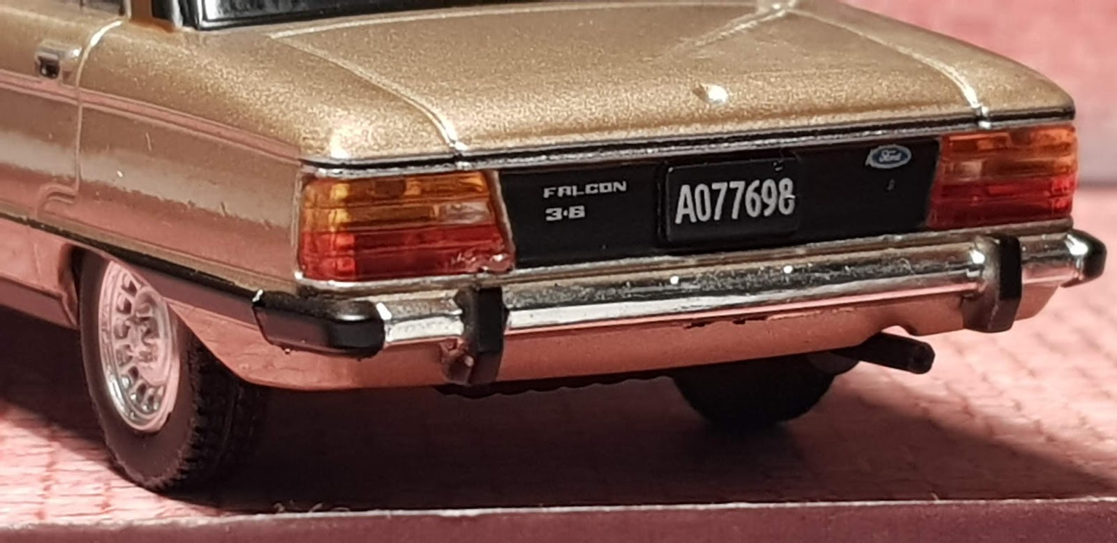 RetroAutosEnEscala: FORD FALCON GHIA (1982)