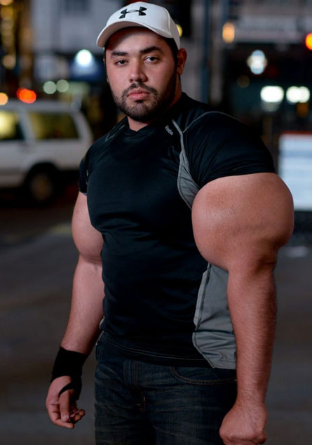 Weird Bodybuilder - FunnyMadWorld