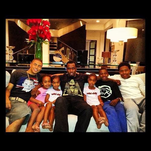 Cgt: Photo: P.Diddy Shows Off His 6 Beautiful Children