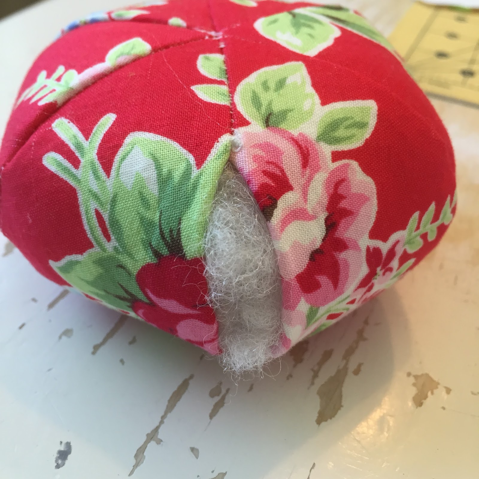 BumbleDo: Tomato Pin Cushion Pattern and Free Printable