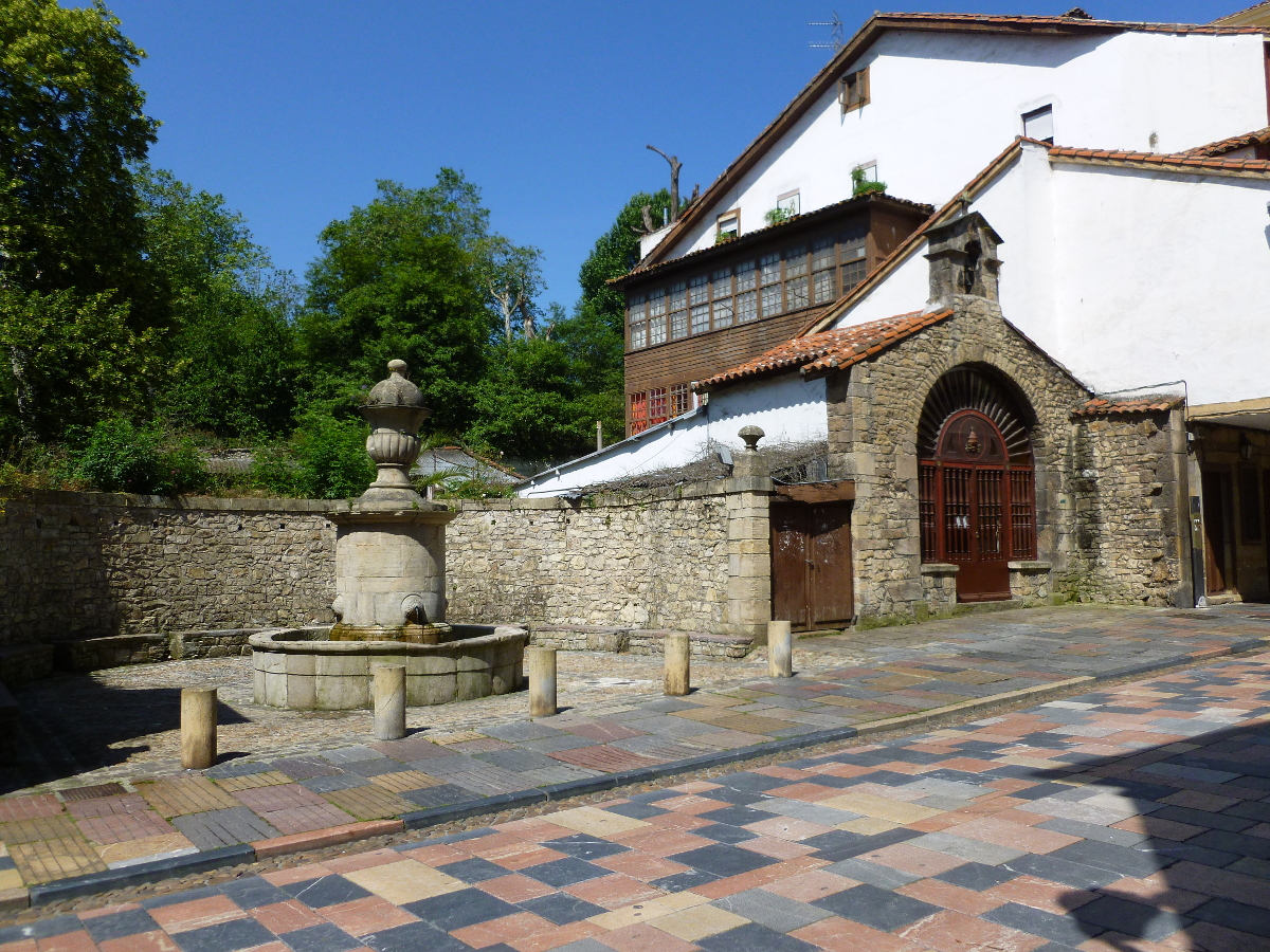 Capilla de San Pedro y fuente de los Caños de Rivero - Rincones de Avilés