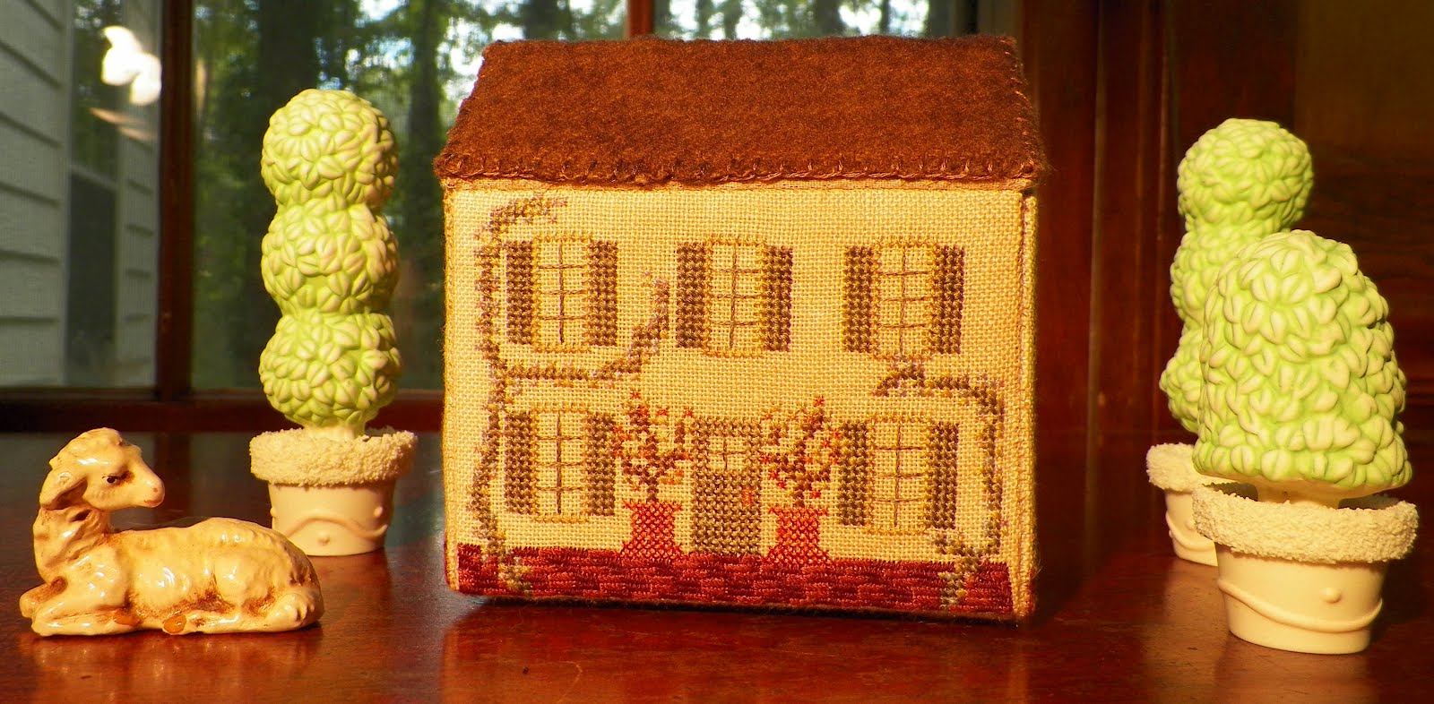 Dames of the Needle: New Teaching Piece Dauphin House Sewing Box