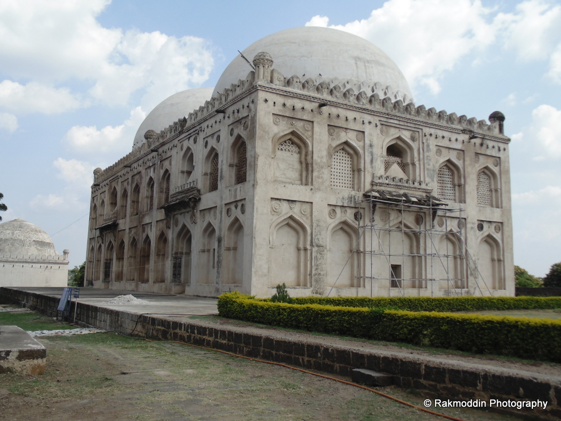 Haft Gumbaz - Gulbarga | Islamic Architecture in India - Rakmoddin's ...