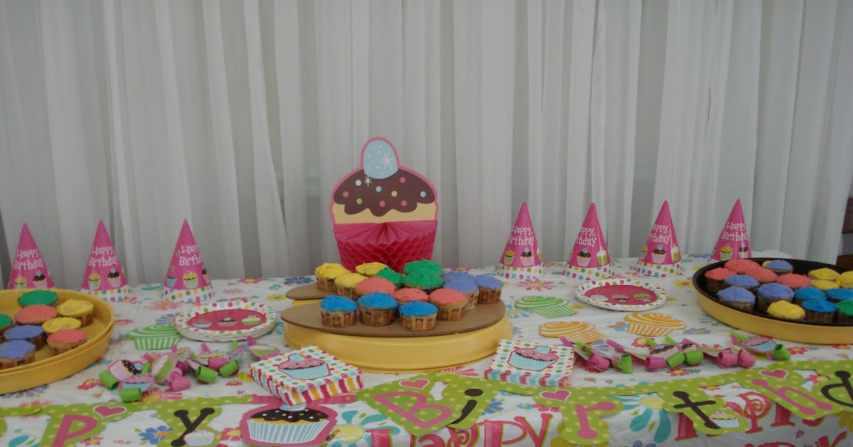 The Lyons Din: Cupcakes and Canvases