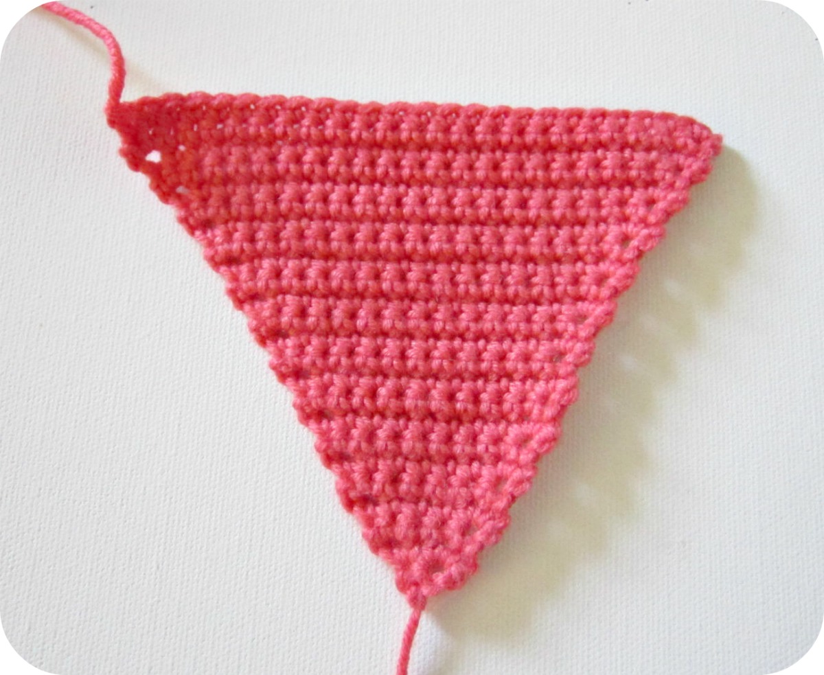 Pink Milk: Simple Crochet Bunting Tutorial