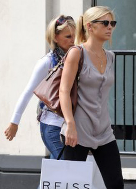 HOT CELEBRITY CHELSY DAVY WEEKAND SHOPPING WITH MOM BEVERLY
